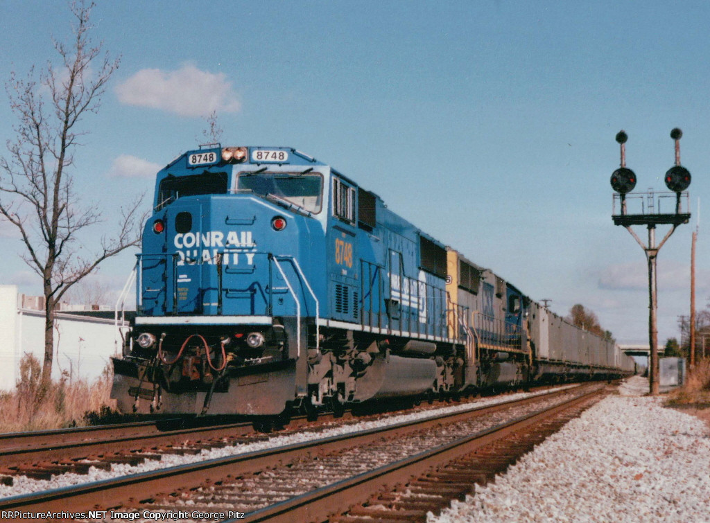 CSX 8748 and train Q703